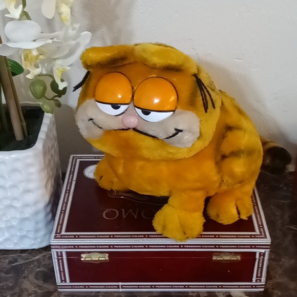 Garfield | Toys | Garfield The Cat Plush 981 Collectable | Poshmark